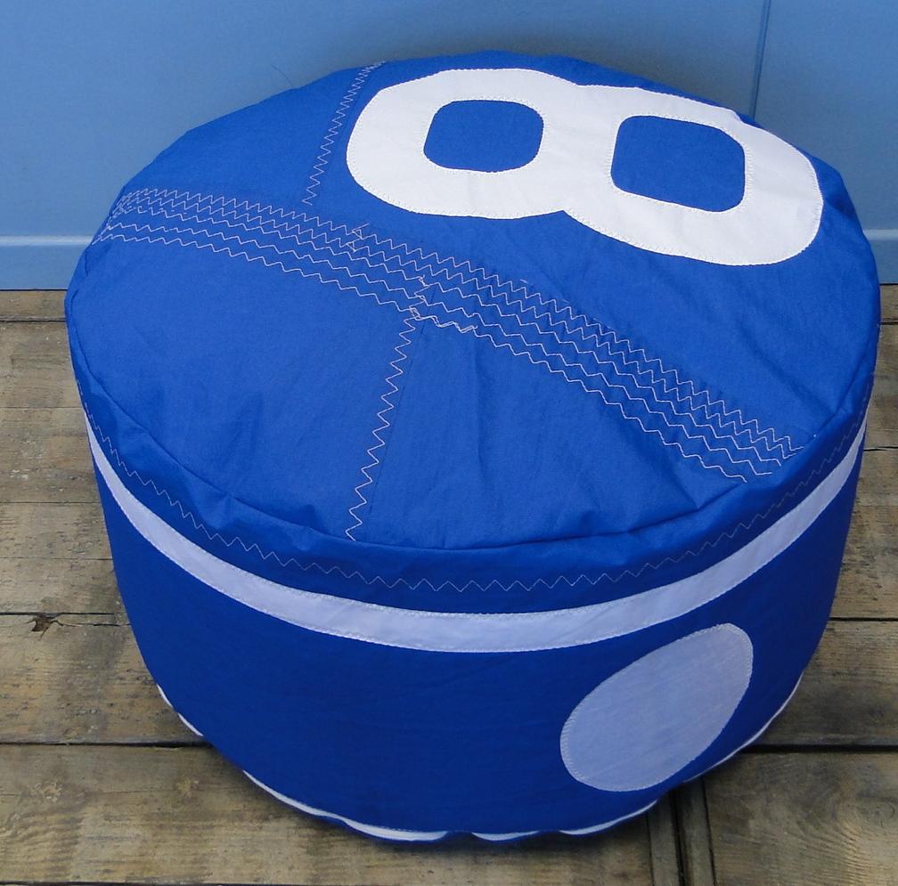 Pouf rond en voile de bateau recyclée – Les Toiles du Large